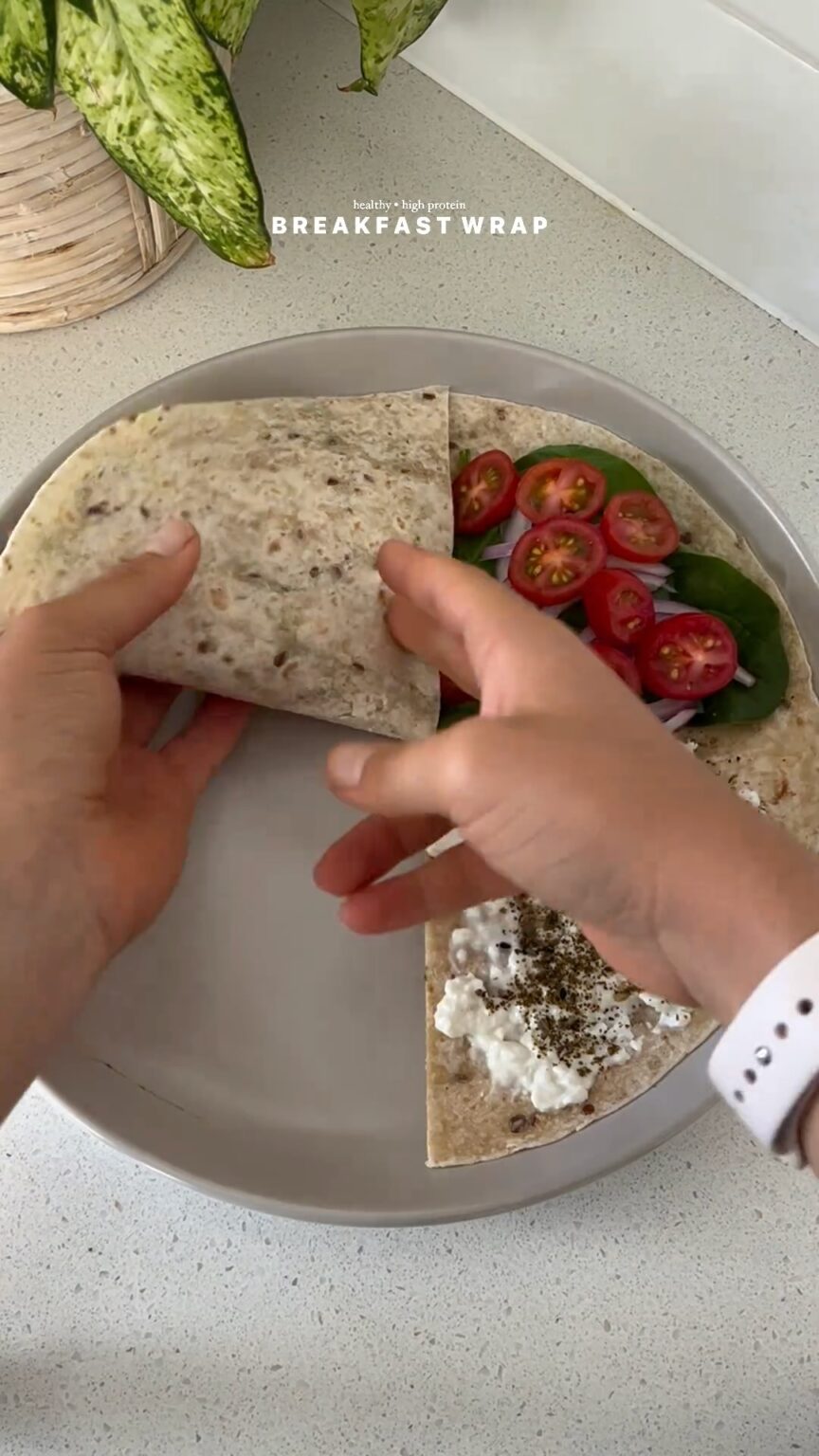 Quick & Easy Healthy Breakfast Wrap 🌯