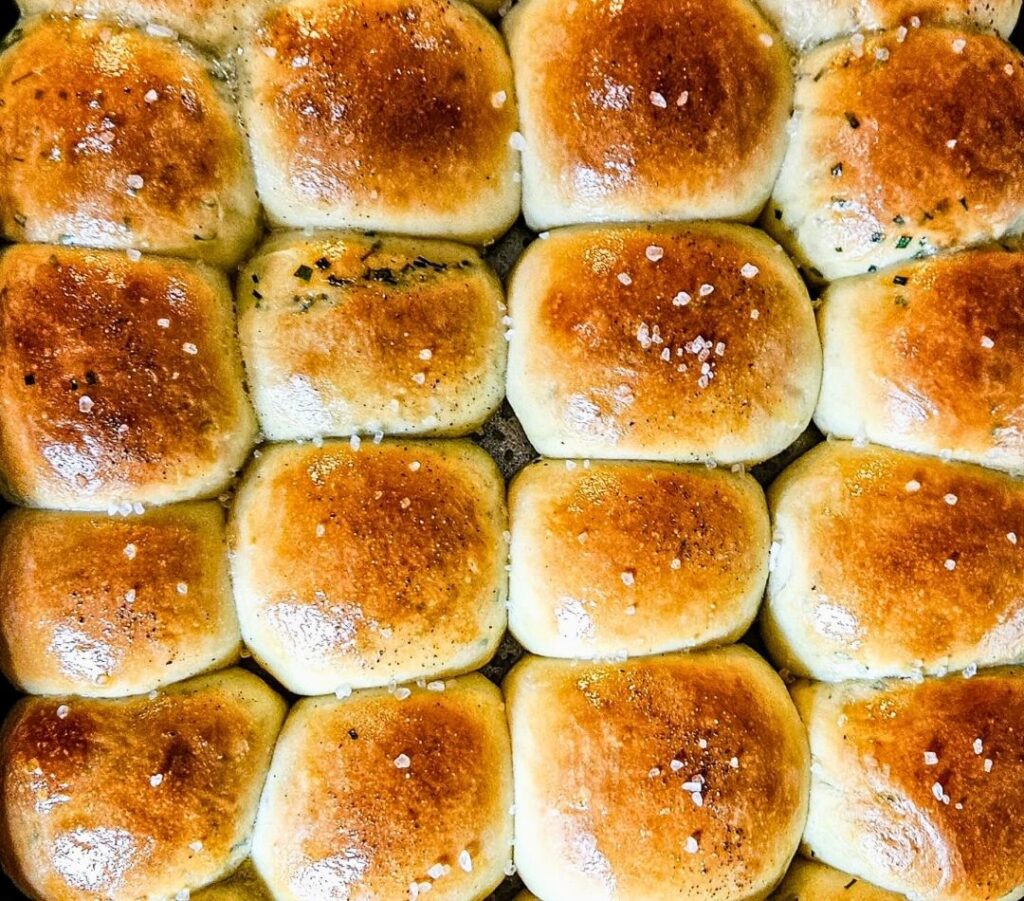 Fluffy Chive Milk Buns 🥖 | Buttery, Soft Dinner Rolls with Tangzhong ...