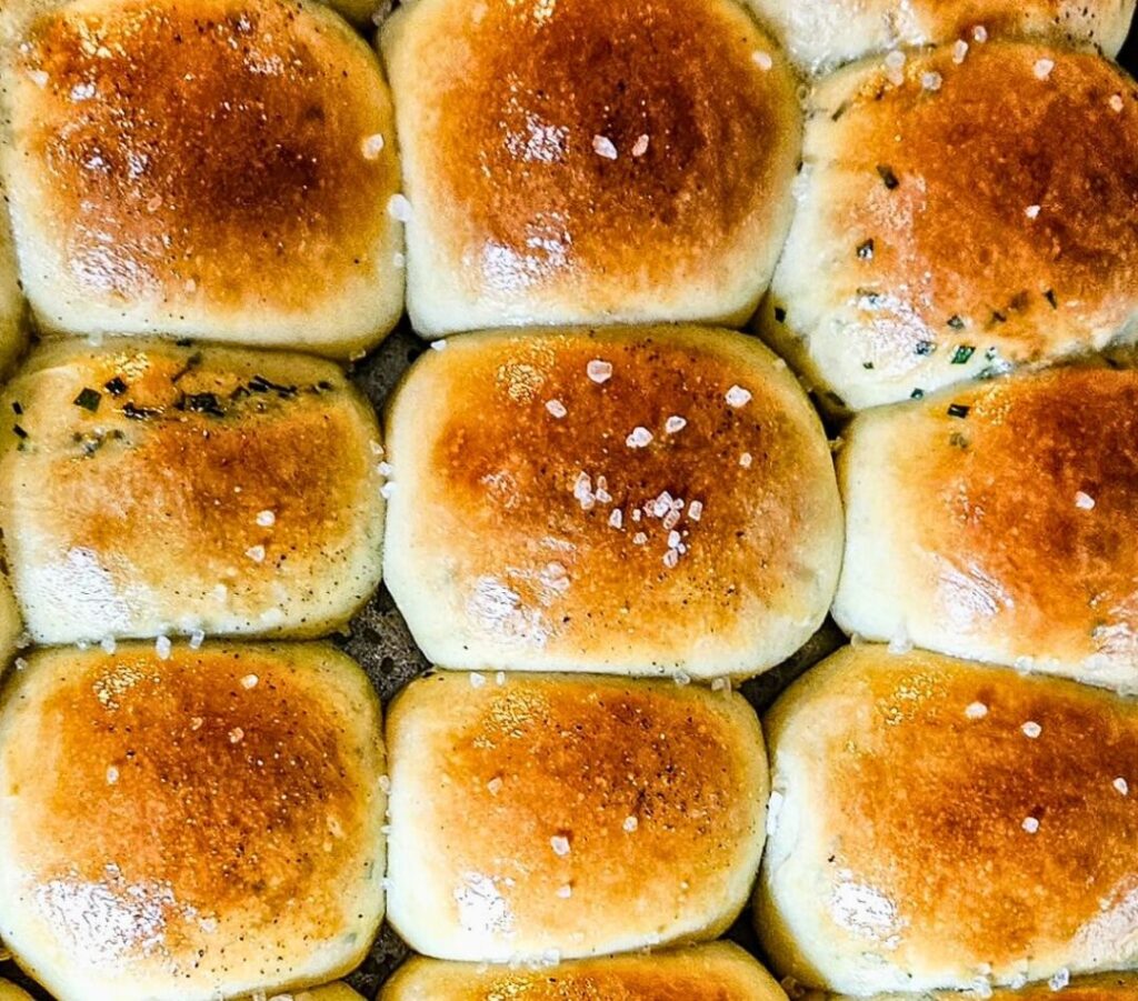 Fluffy Chive Milk Buns 🥖 | Buttery, Soft Dinner Rolls with Tangzhong ...
