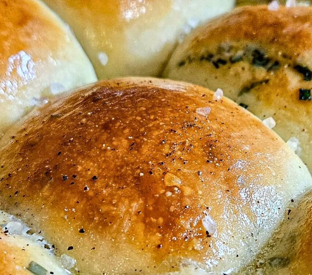 Fluffy Chive Milk Buns 🥖 | Buttery, Soft Dinner Rolls with Tangzhong ...